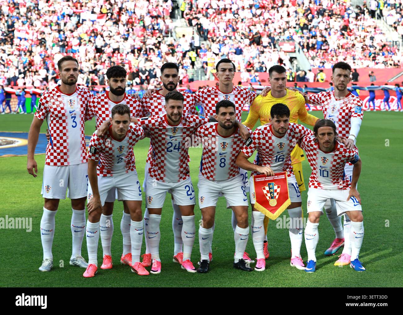 (260624) -- TORONTO, June 24, 2026 (Xinhua) -- Players of Croatia pose ...