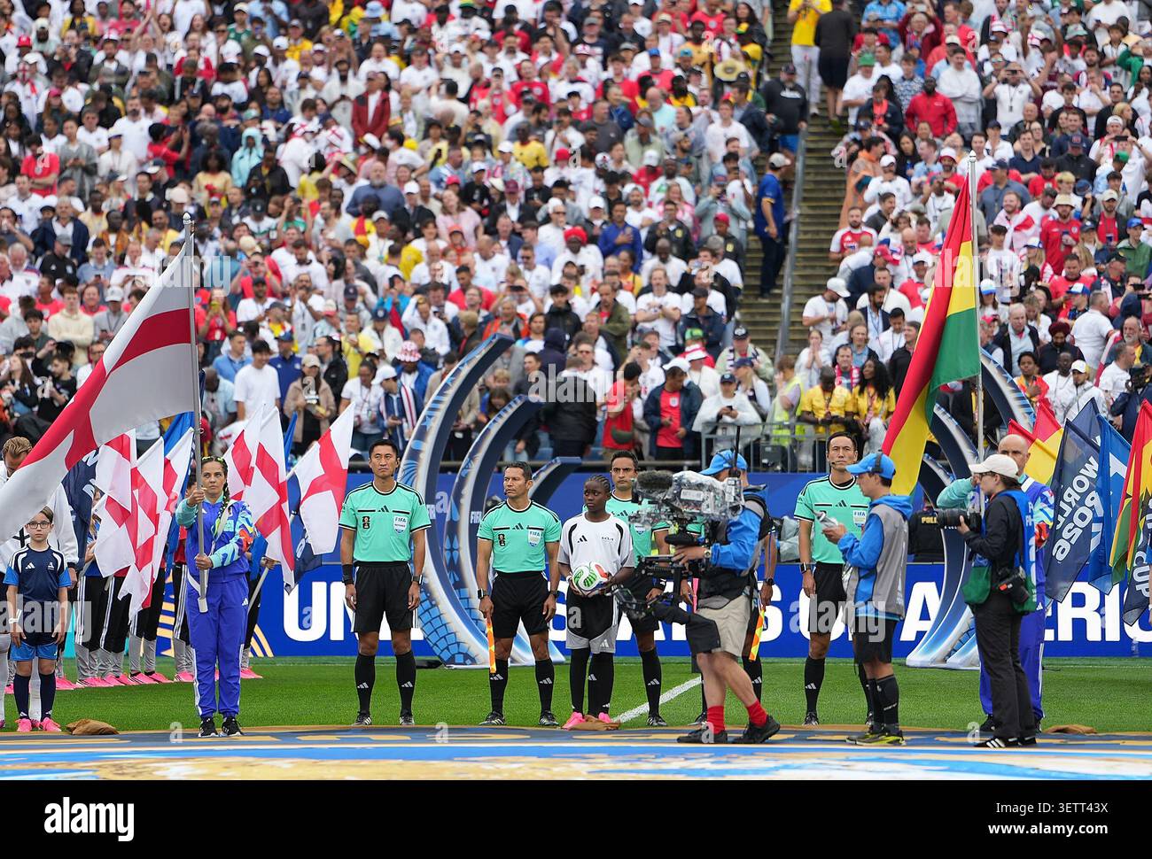 (260624) -- BOSTON, June 24, 2026 (Xinhua) -- Referees line up before ...