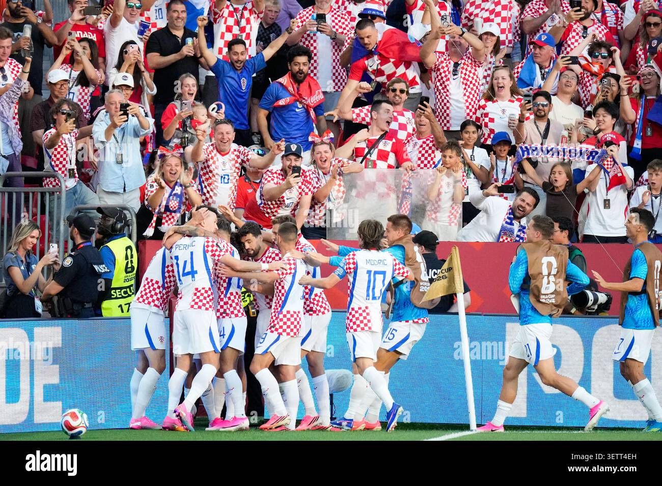 Croatia gathers to celebrate a goal by Croatia forward Ante Budimir (11 ...