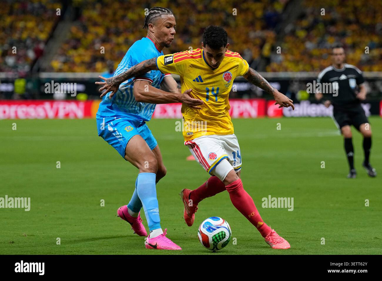 Congo's Steve Kapuadi, left, and Colombia's Gustavo Puerta vie for the ...