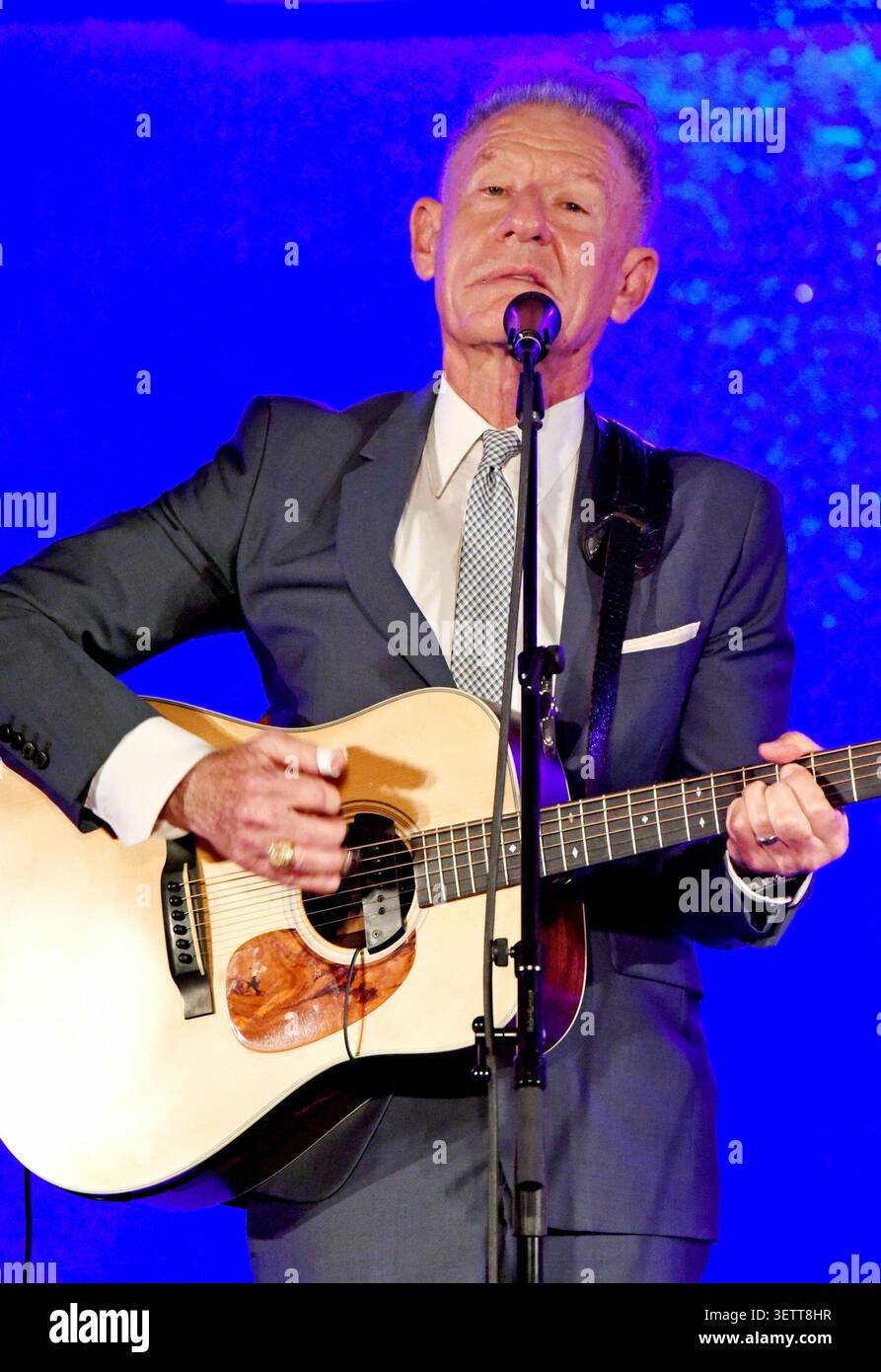 Lyle Lovett on stage for Lyle Lovett Up Close: Songs & Stories, City ...