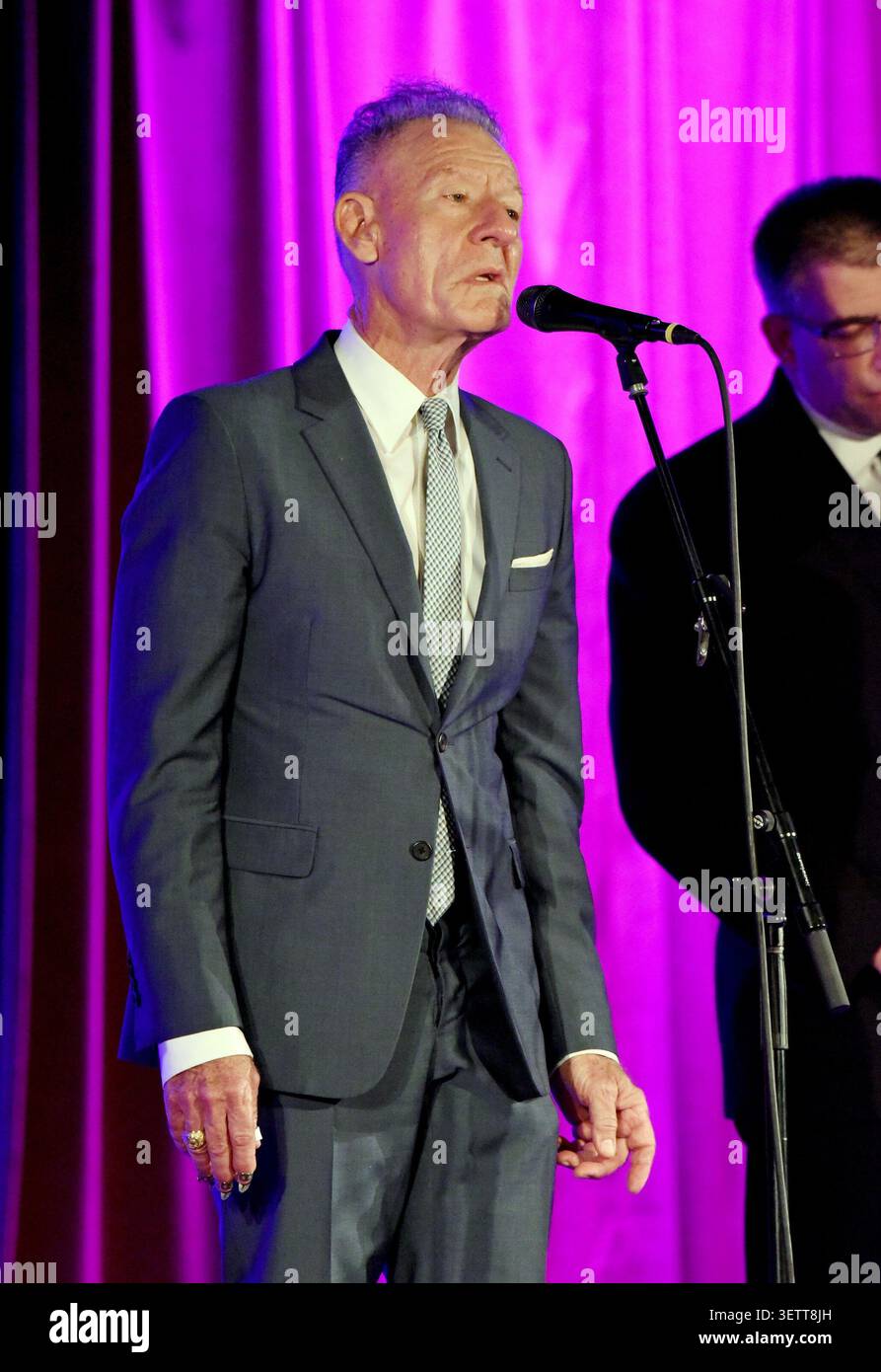 Lyle Lovett on stage for Lyle Lovett Up Close: Songs & Stories, City ...