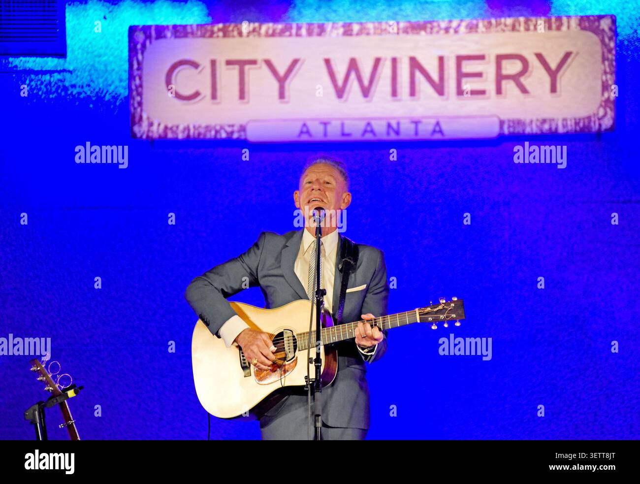 Lyle Lovett on stage for Lyle Lovett Up Close: Songs & Stories, City ...
