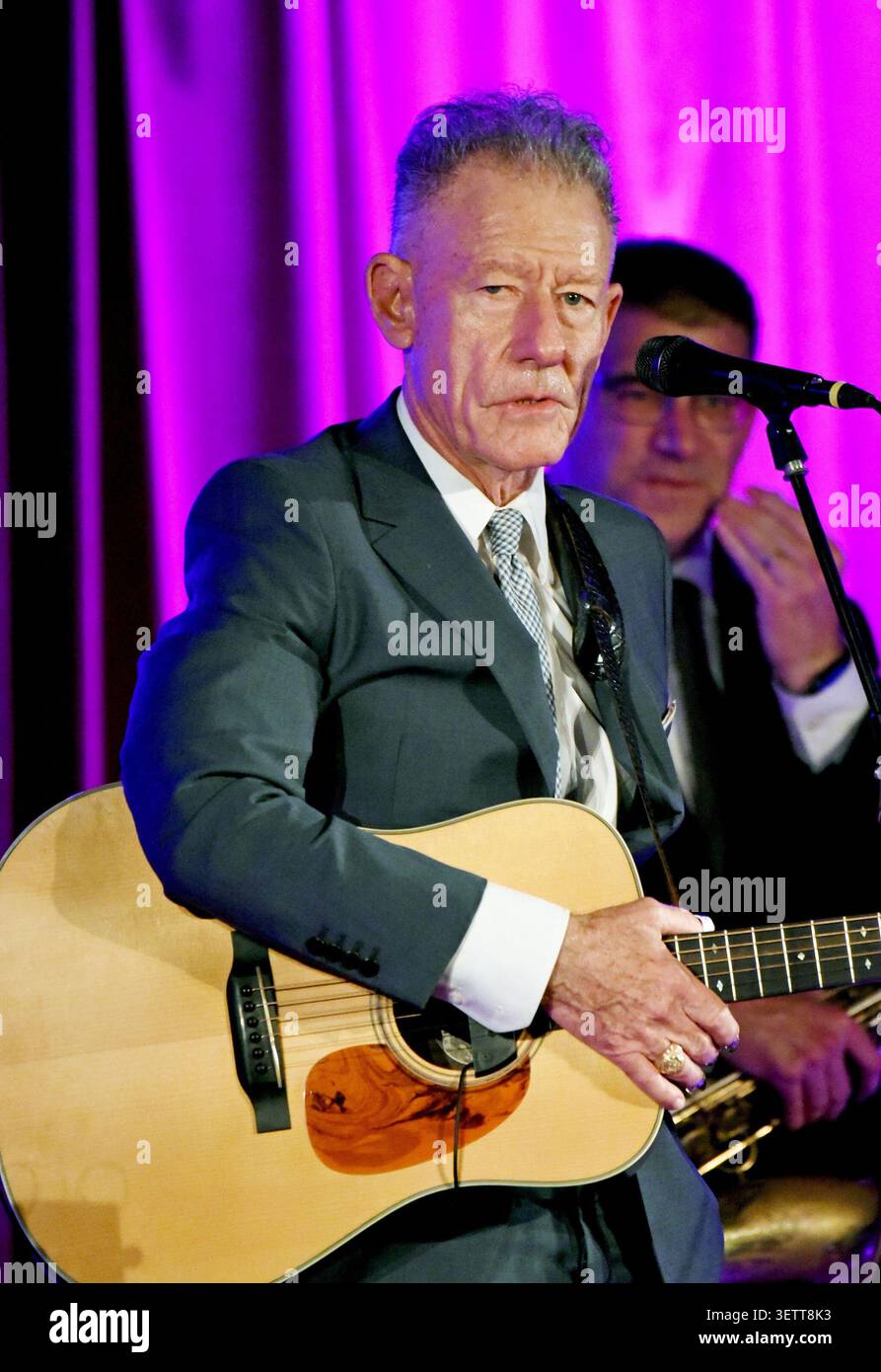 Lyle Lovett on stage for Lyle Lovett Up Close: Songs & Stories, City ...