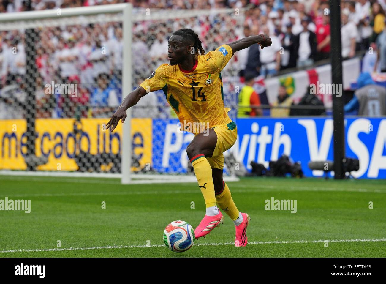 IPA85995771 - Gideon Mensah of Ghana during the Group L match between ...