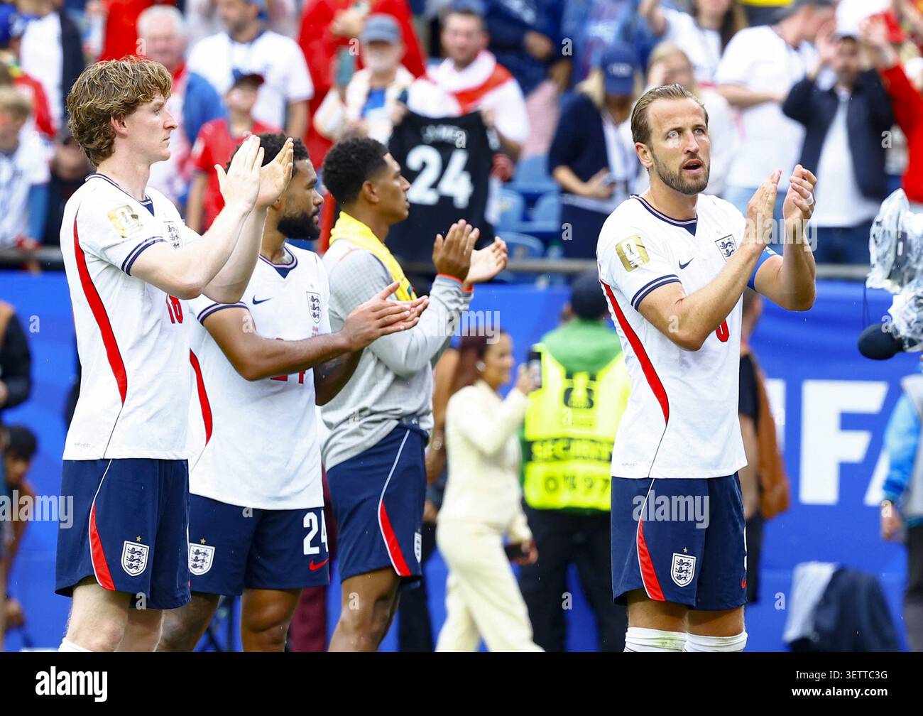 England's Harry Kane (far R) and teammates acknowledge the crowd after ...