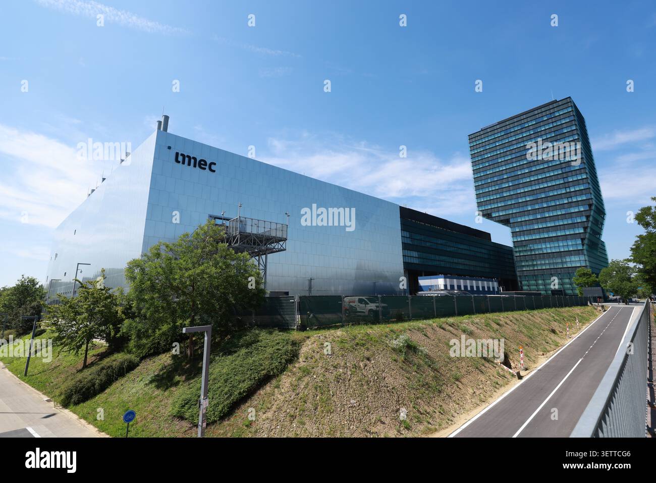 An international research institute, "imec" (Interuniversity ...