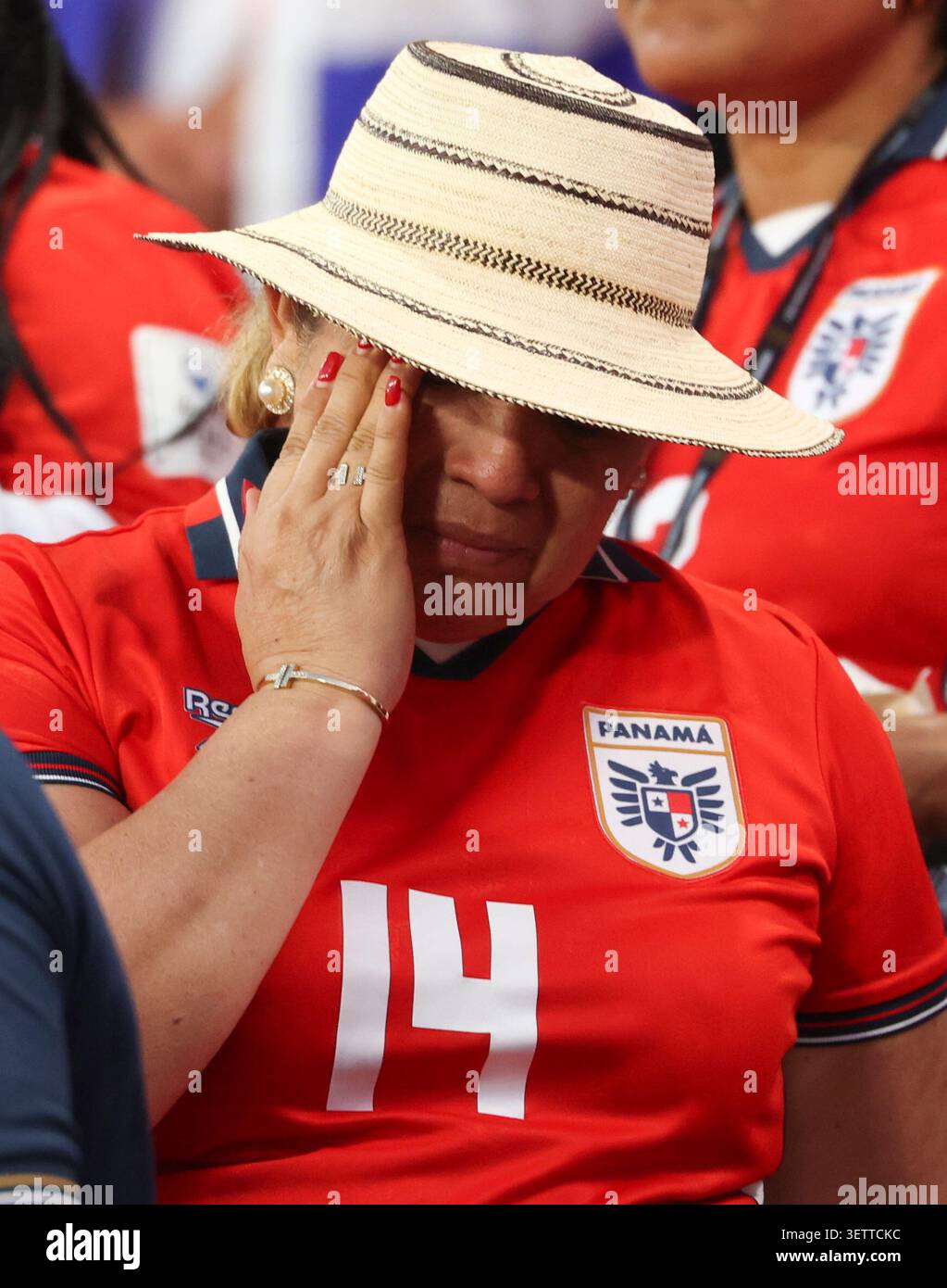 (260624) -- TORONTO, June 24, 2026 (Xinhua) -- A fan of Panama reacts ...