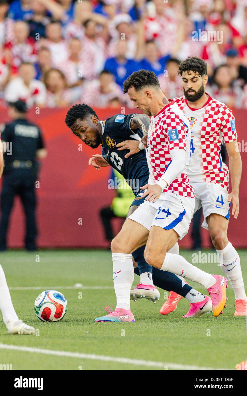 Michael Amir Murillo of Panama contests with Ivan Periši? of Croatia ...