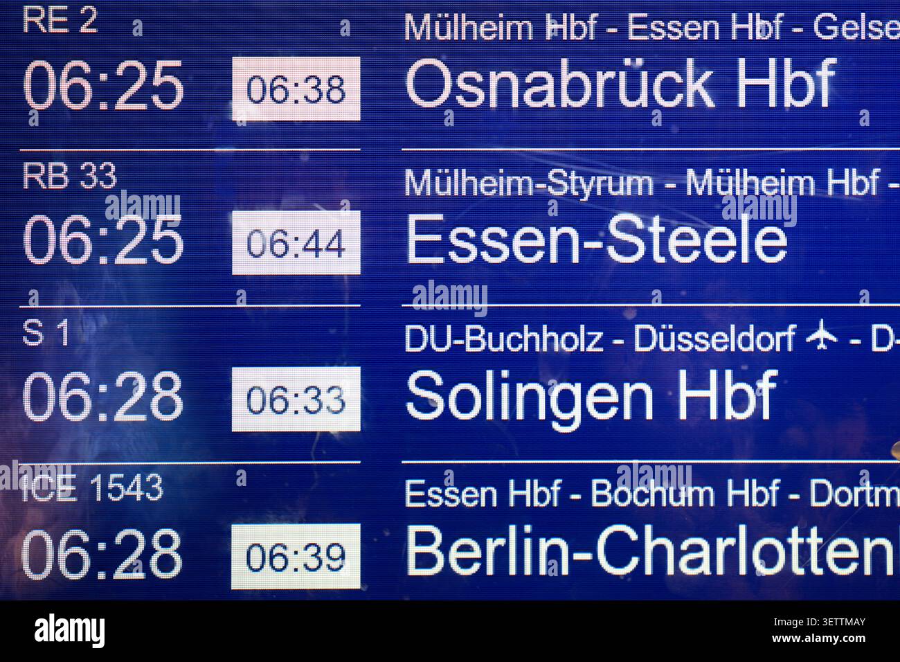 24 June 2026, North Rhine-Westphalia, Duisburg: A monitor displays ...