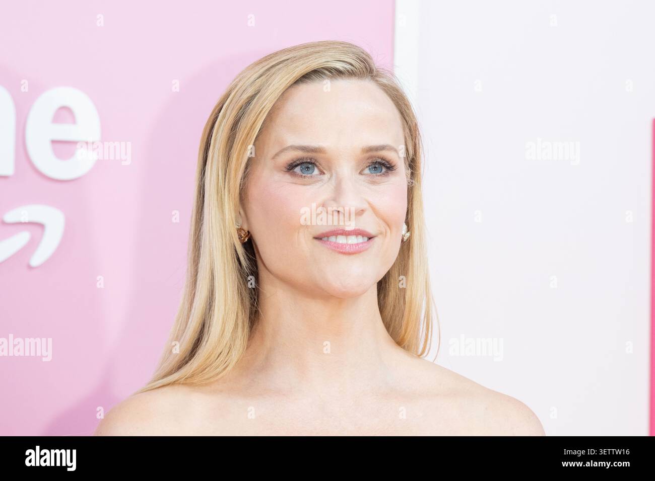 NEW YORK, NEW YORK - JUNE 23: Reese Witherspoon attends the "Elle ...