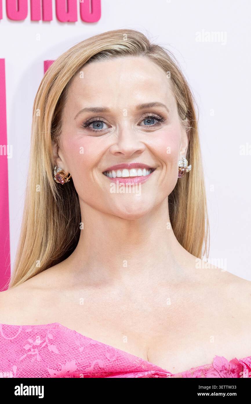 NEW YORK, NEW YORK - JUNE 23: Reese Witherspoon attends the "Elle ...