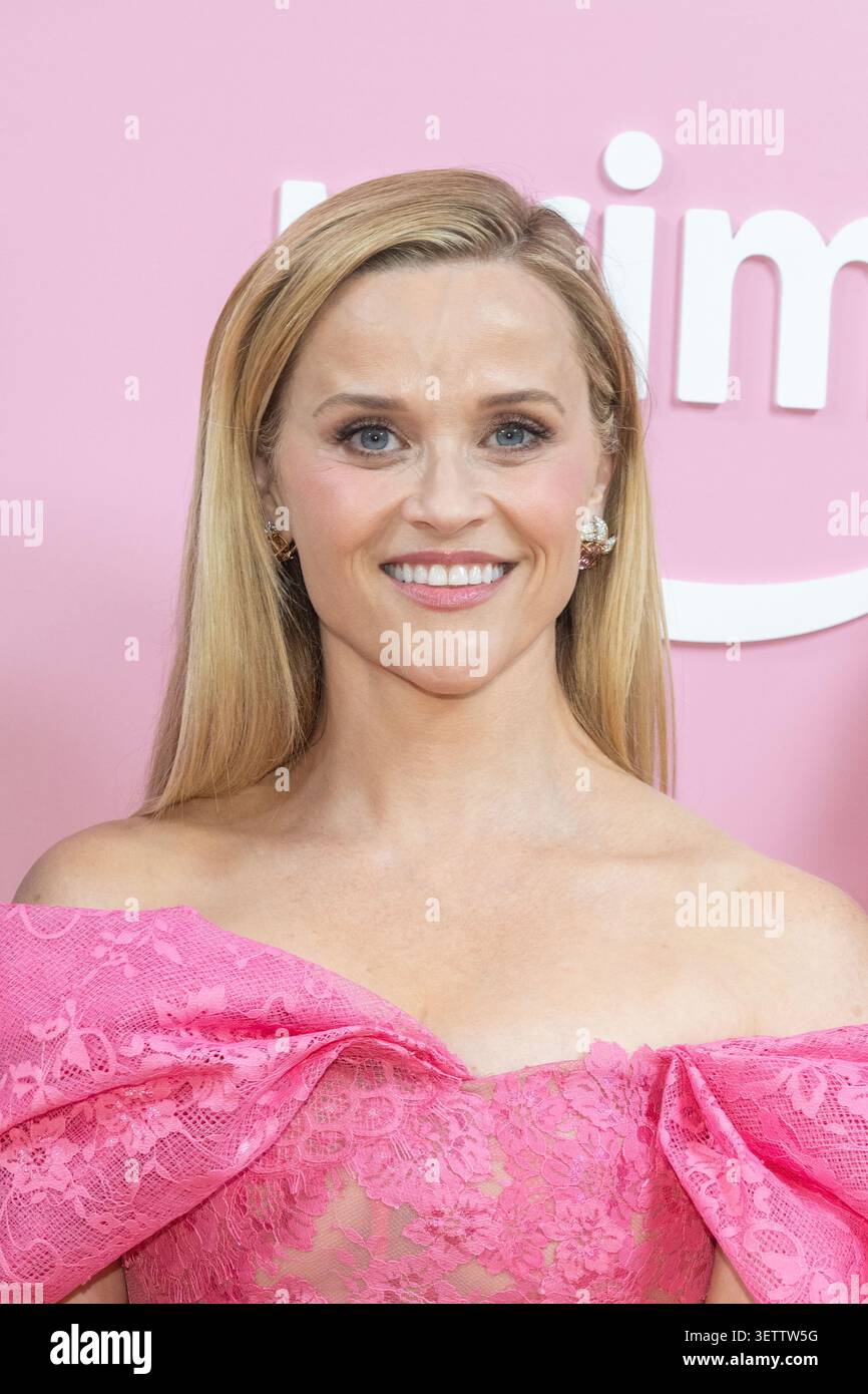 NEW YORK, NEW YORK - JUNE 23: Reese Witherspoon attends the "Elle ...