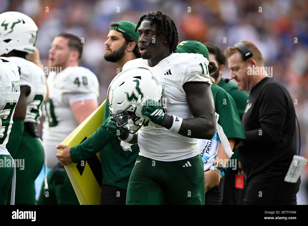 South Florida edge D.J. Harris (11) sets up on the field during the ...