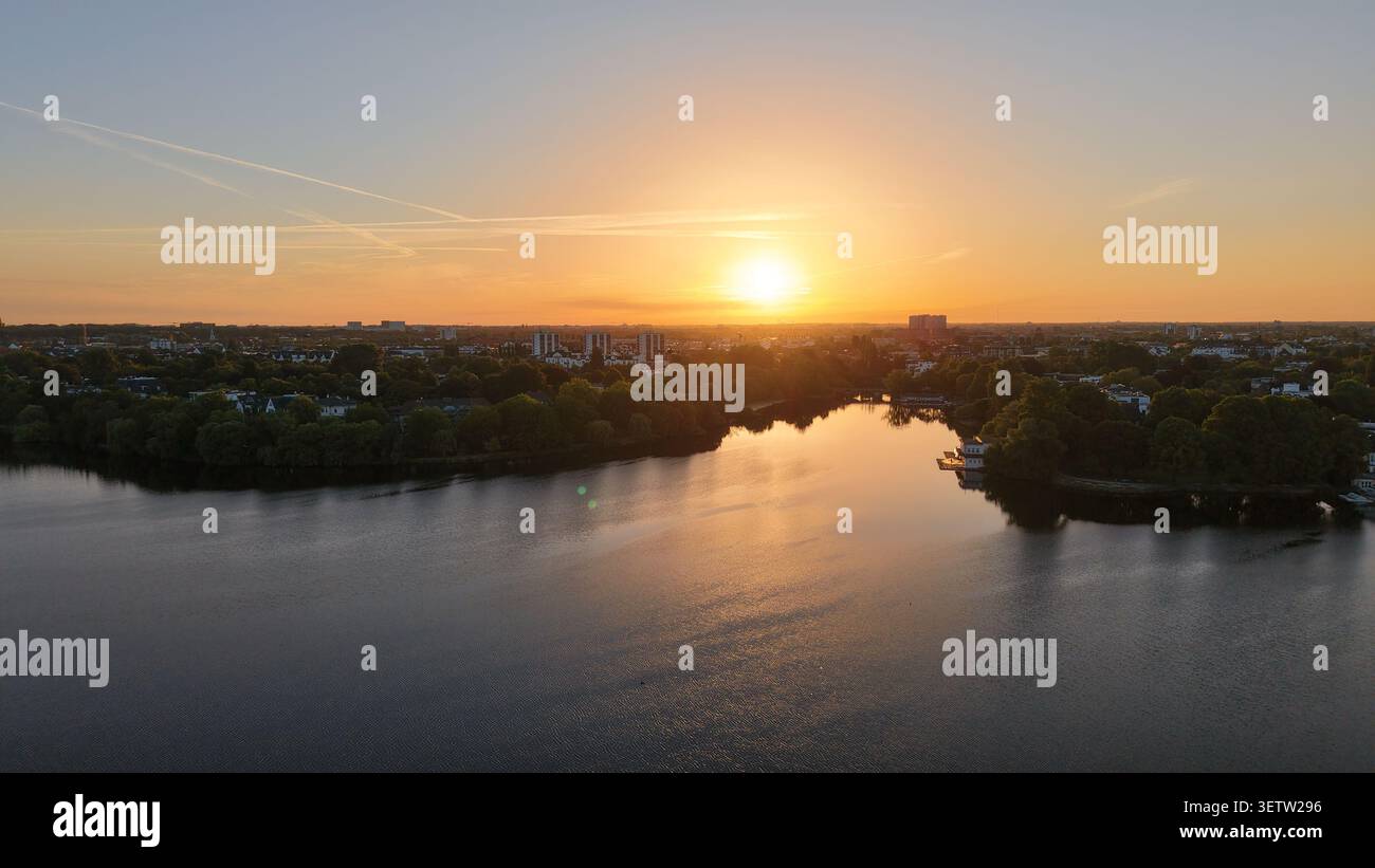 24 June 2026, Hamburg: The sun rises over the Alster. Photo: Gerald ...