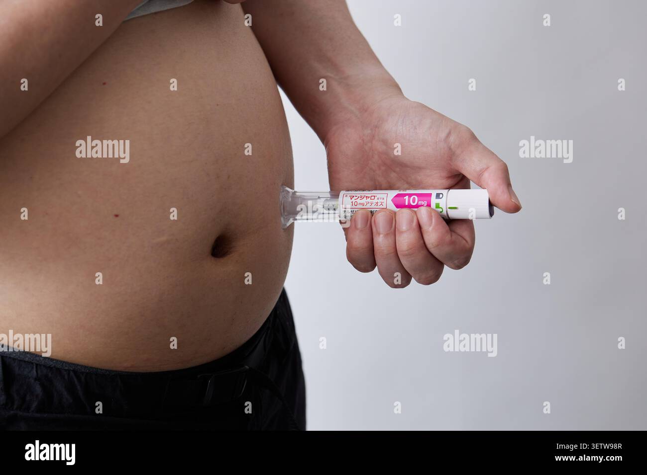 A man uses an injection pen of Mounjaro Subcutaneous Injection ATEOS ...