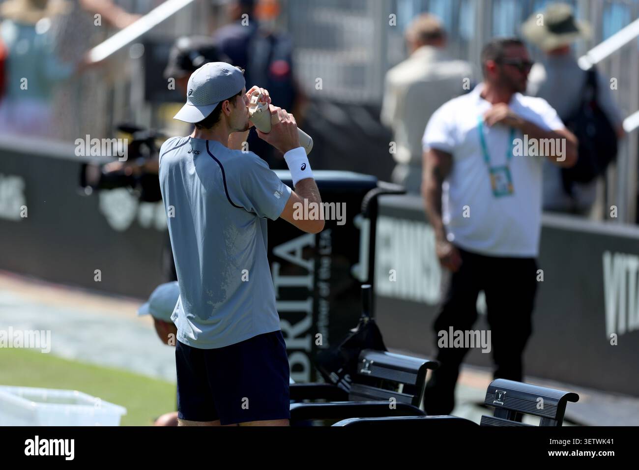 Toby Samuel of Great Britain hydrates between play against Thiago ...