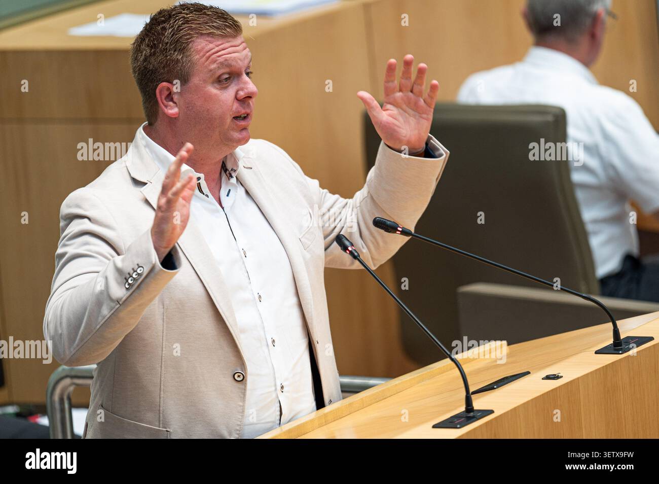 N-VA's Bert Maertens delivers a speech at a plenary session of the ...