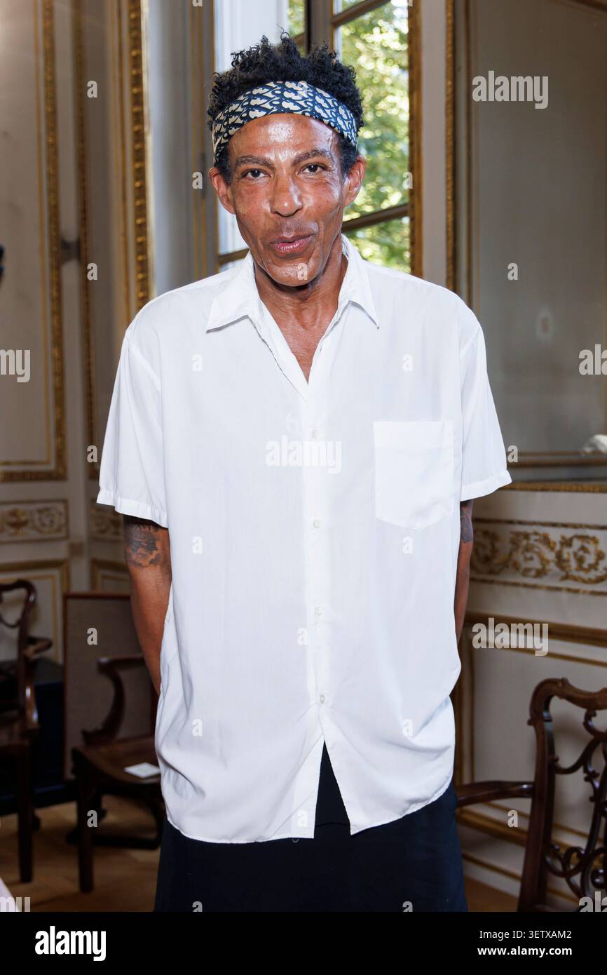 Chris Ivery attends DIOR Menswear Spring-Summer 2027 runway during ...