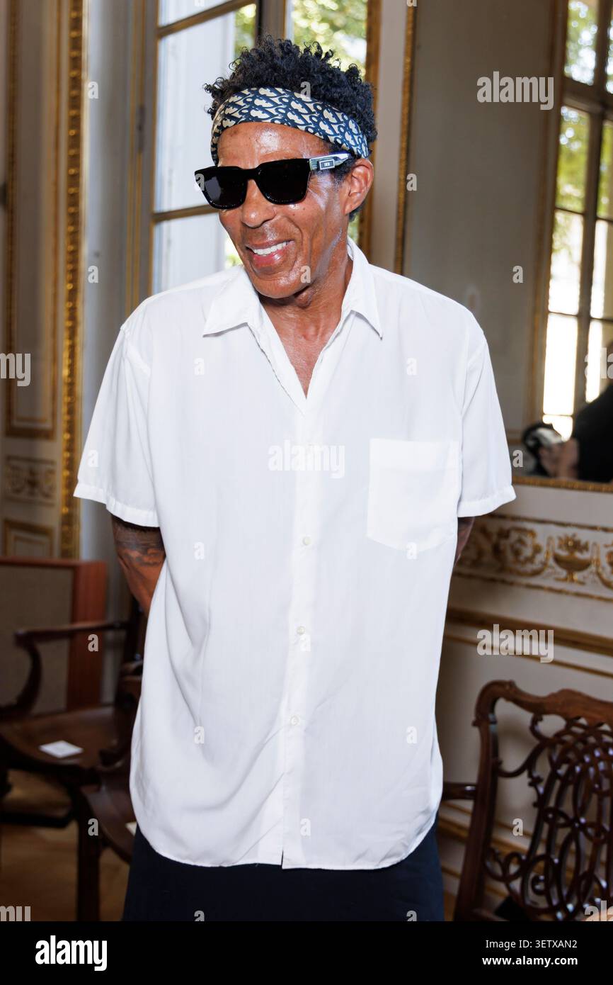 Chris Ivery attends DIOR Menswear Spring-Summer 2027 runway during ...