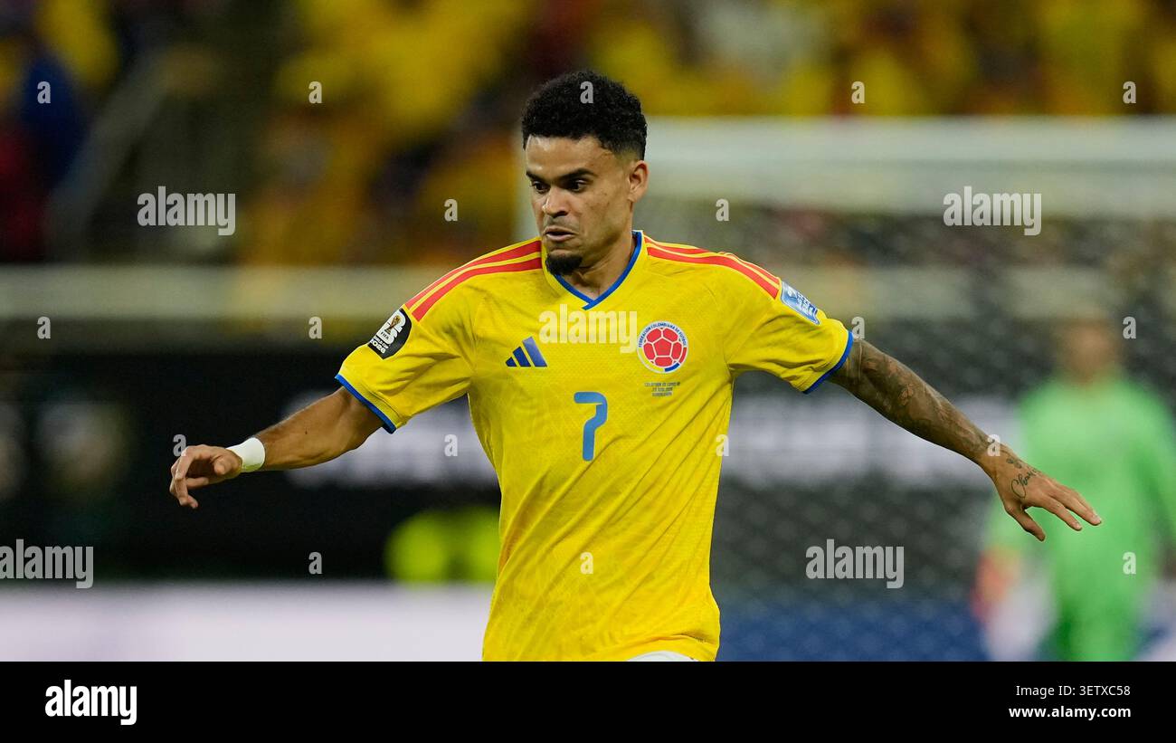 Colombia's Luis Diaz (7) controls the ball during the World Cup Group K ...