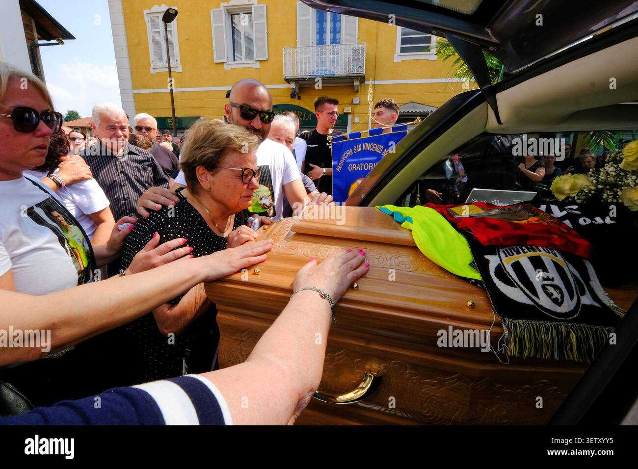IPA86014380 - Nole: Funeral of 22-year-old Samuele Ripa; on the left ...