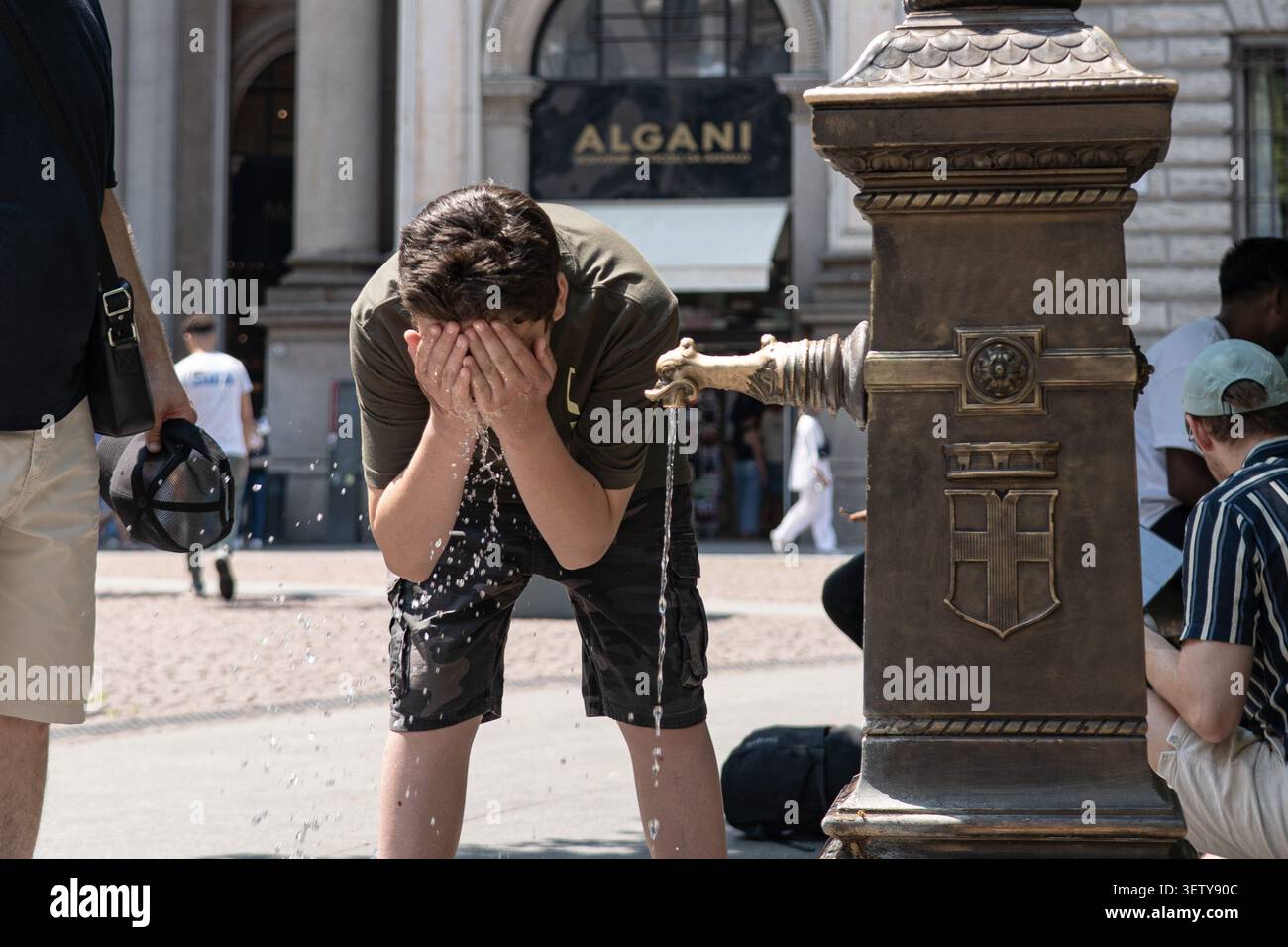 IPA86015507 - Milan, June 24, 2026—The heat wave continues; in the city ...
