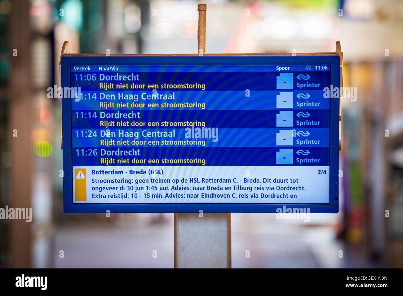 ROTTERDAM - Due to overheating in a cable duct, no trains are running ...