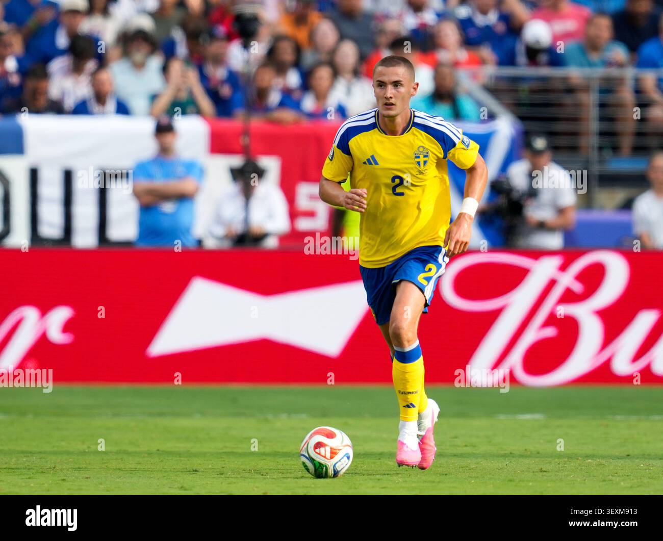 Gustaf Lagerbielke (Schweden, #2) am Ball. USA, FIFA Weltmeisterschaft ...