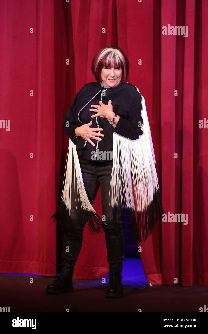 The actress Soledad Mallol during a scene from the play 'Las que gritan ...