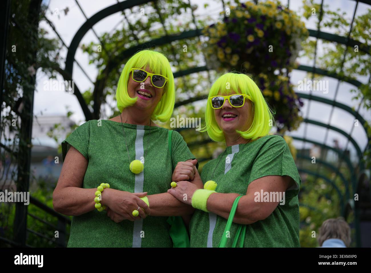 Tennis fans Pam Ross and Jackie Selcraig pose in tennis-themed costumes ...