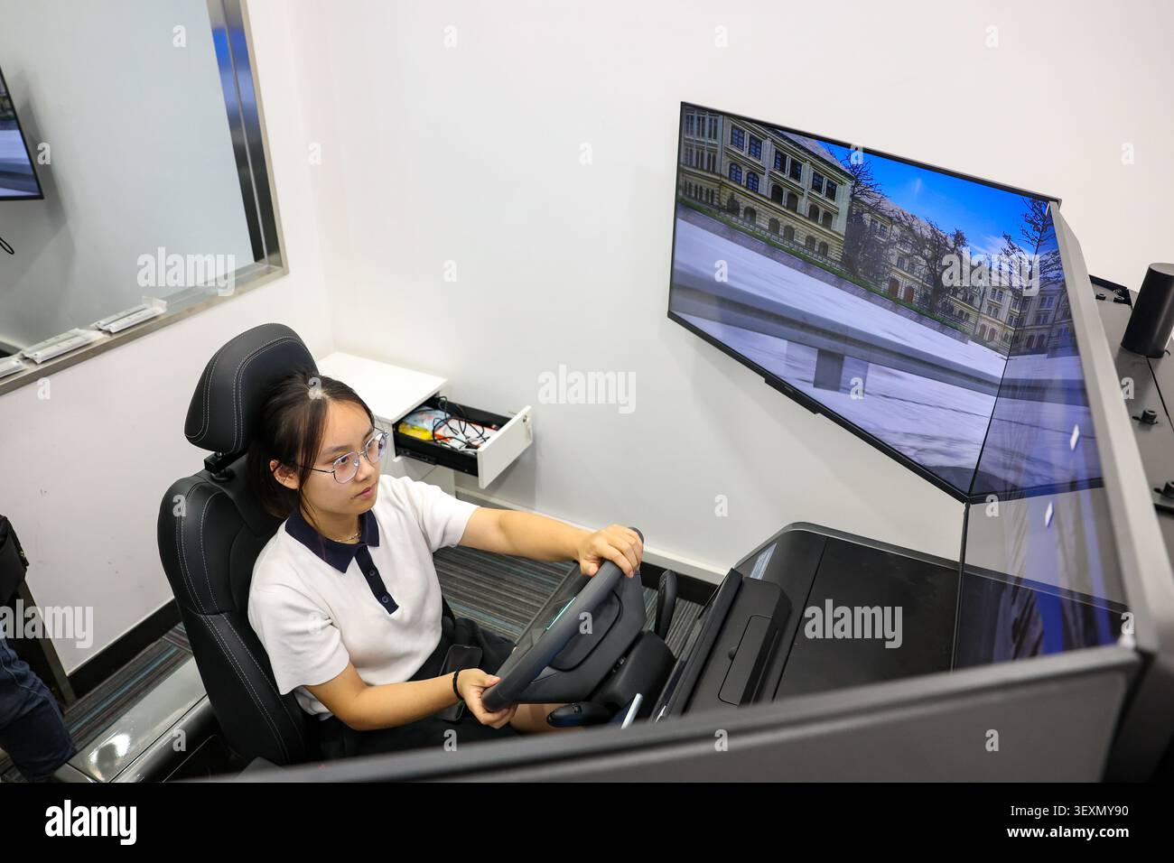 (260701) -- GUANGZHOU, July 1, 2026 (Xinhua) -- A student operates a ...