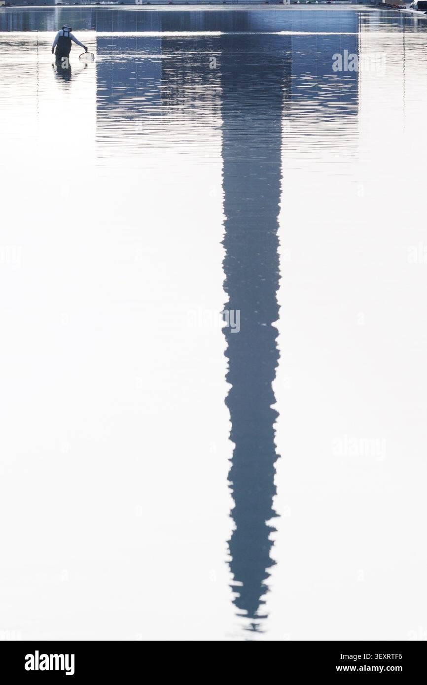 A worker clears debris from the Lincoln Memorial Reflecting Pool ...