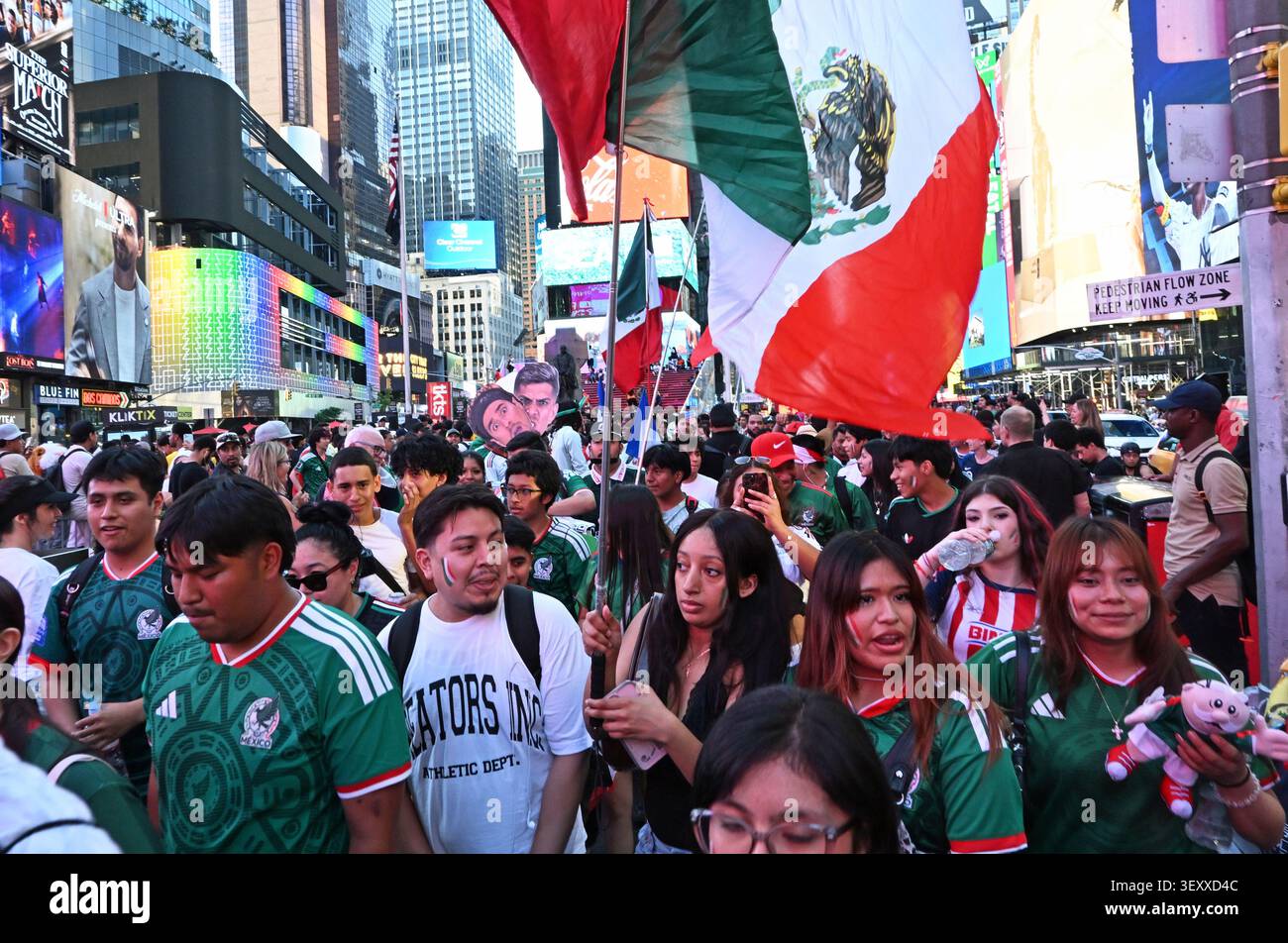 Photo by: Andrea Renault/STAR MAX/IPx 2026 6/30/26 World Cup fans ...