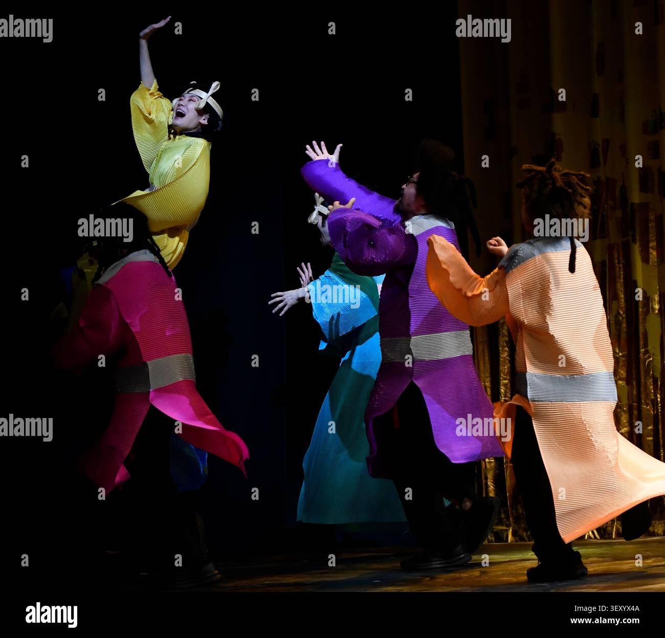 01.07.2026. Noda Map Company performing -320F (Romeo & Juliet rewrite ...