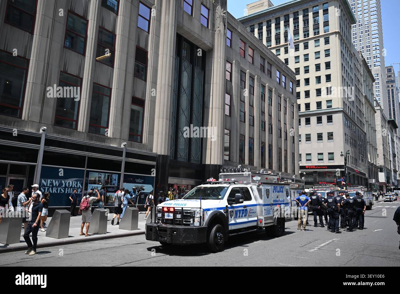 Photo by: NDZ/STAR MAX/IPx 2026 7/1/26 Police personnel respond to a ...