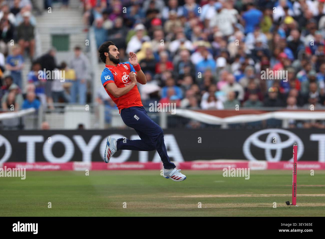 England's Saqib Mahmood is seen bowling during the 1st Vitality IT20 ...