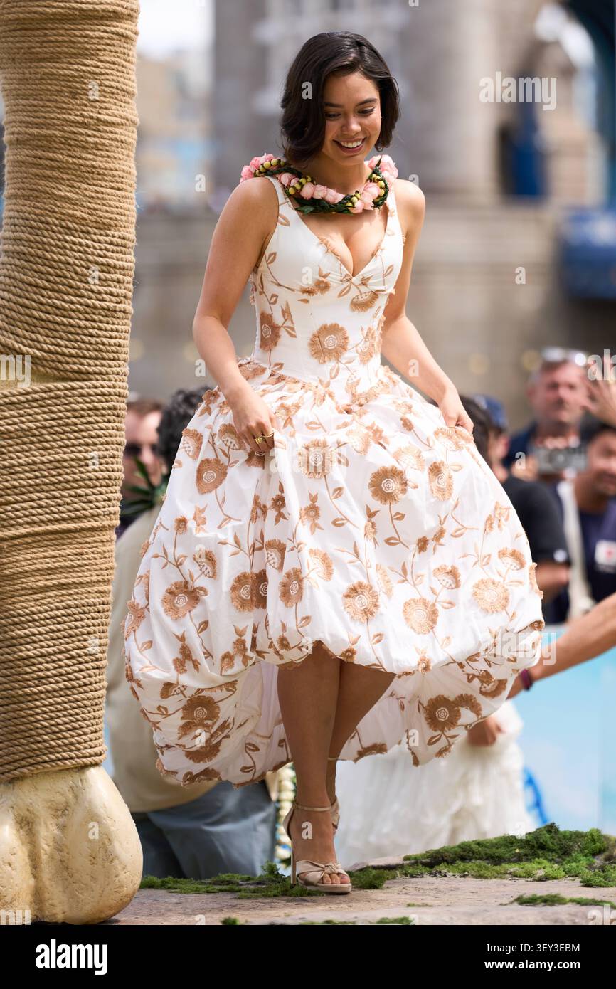 Auli'i Cravalho poses for photographers at the "Moana Experience" in ...
