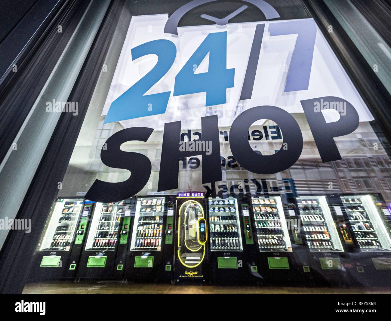 23 June 2026, Hesse, Neu-Isenburg: The sign that reads "24/7 Shop" is ...
