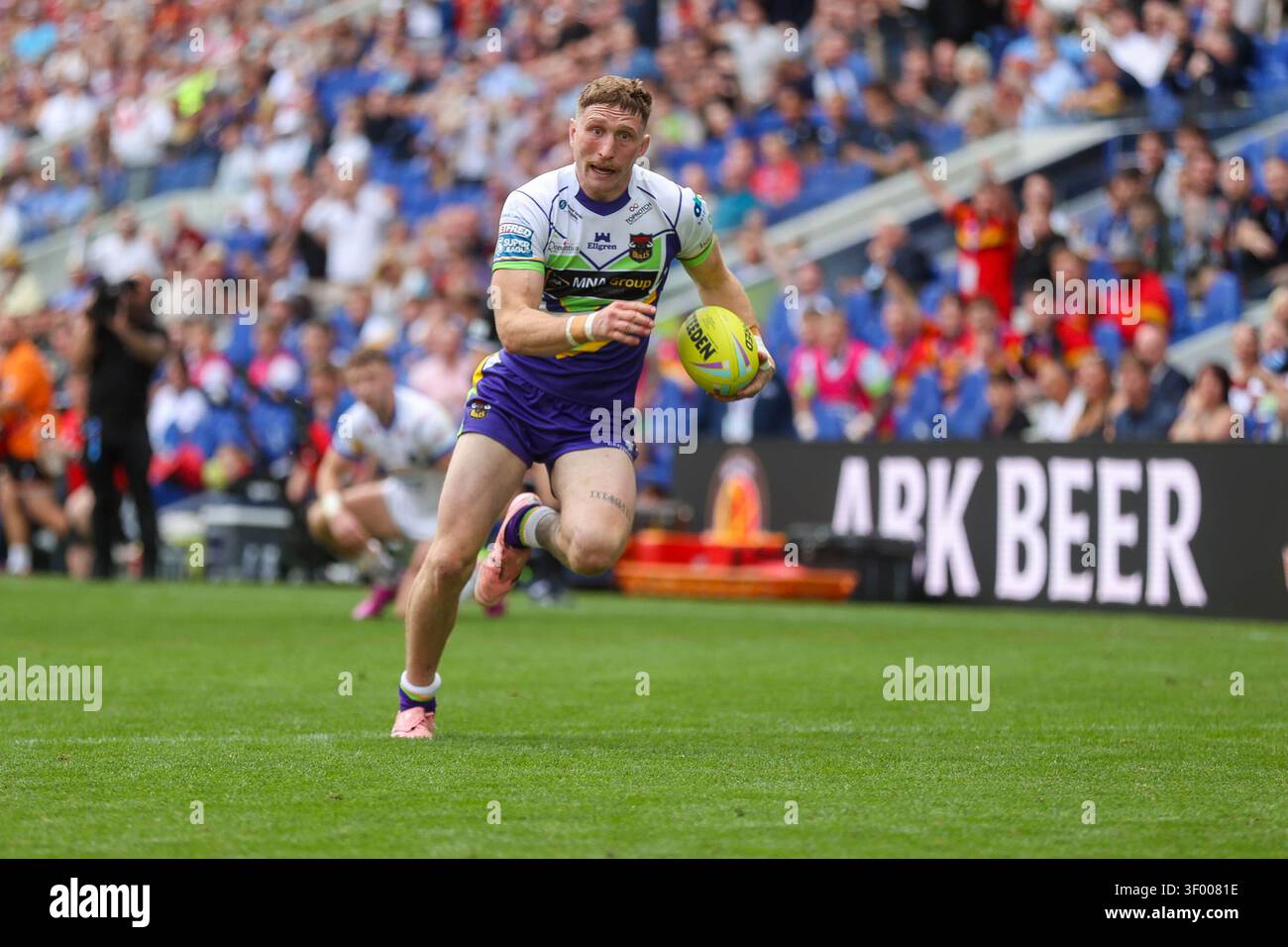Ethan Ryan running in for his second try of the game during the BetFred ...