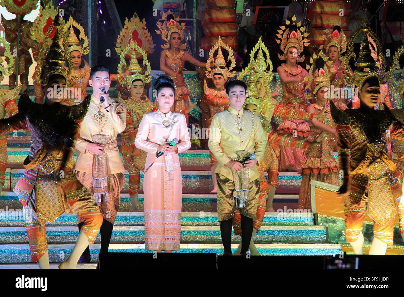 Performers in theatrical costumes hi-res stock photography and images ...