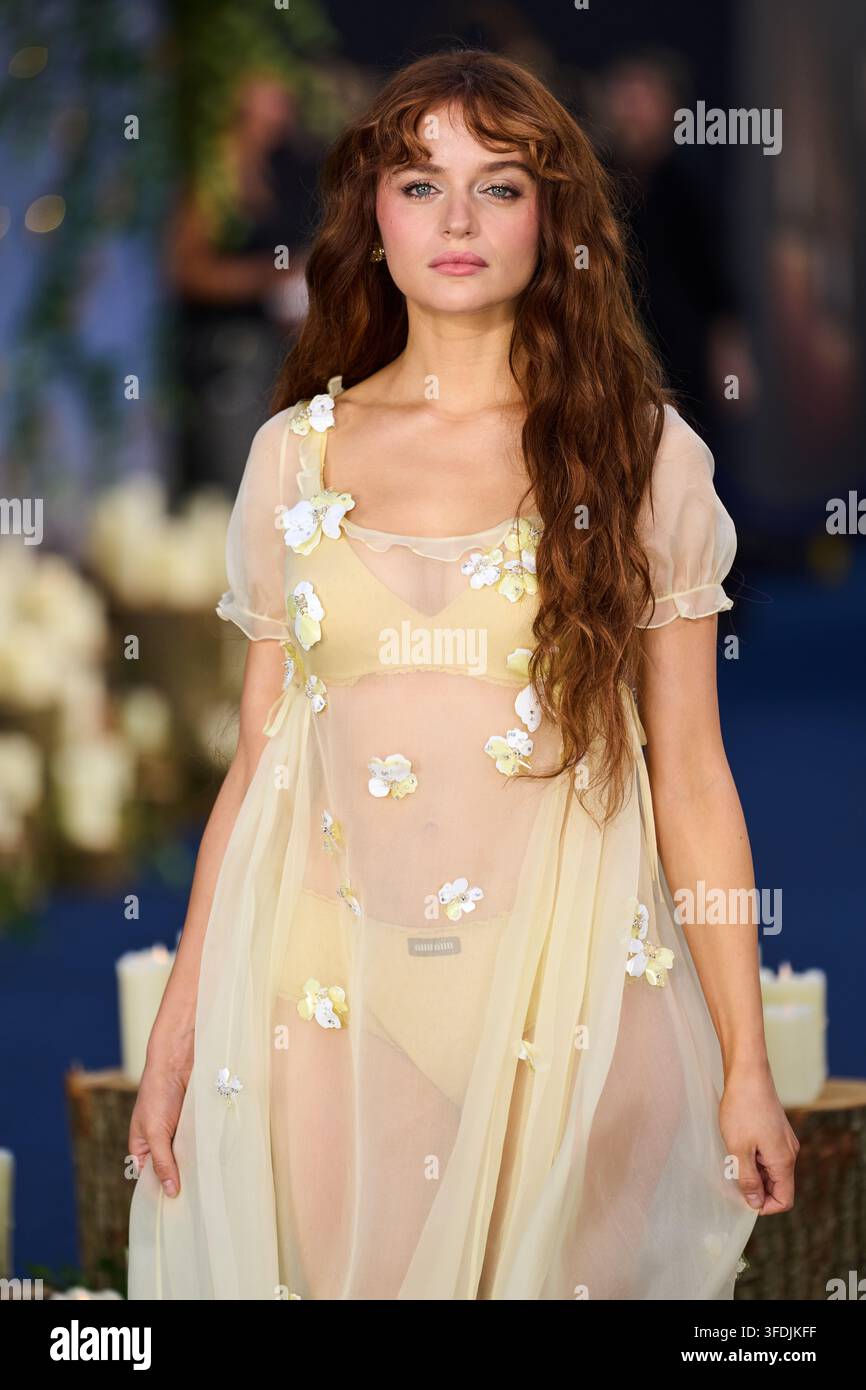 Joey King Poses For Photographers Upon Arrival At The Premiere Of The