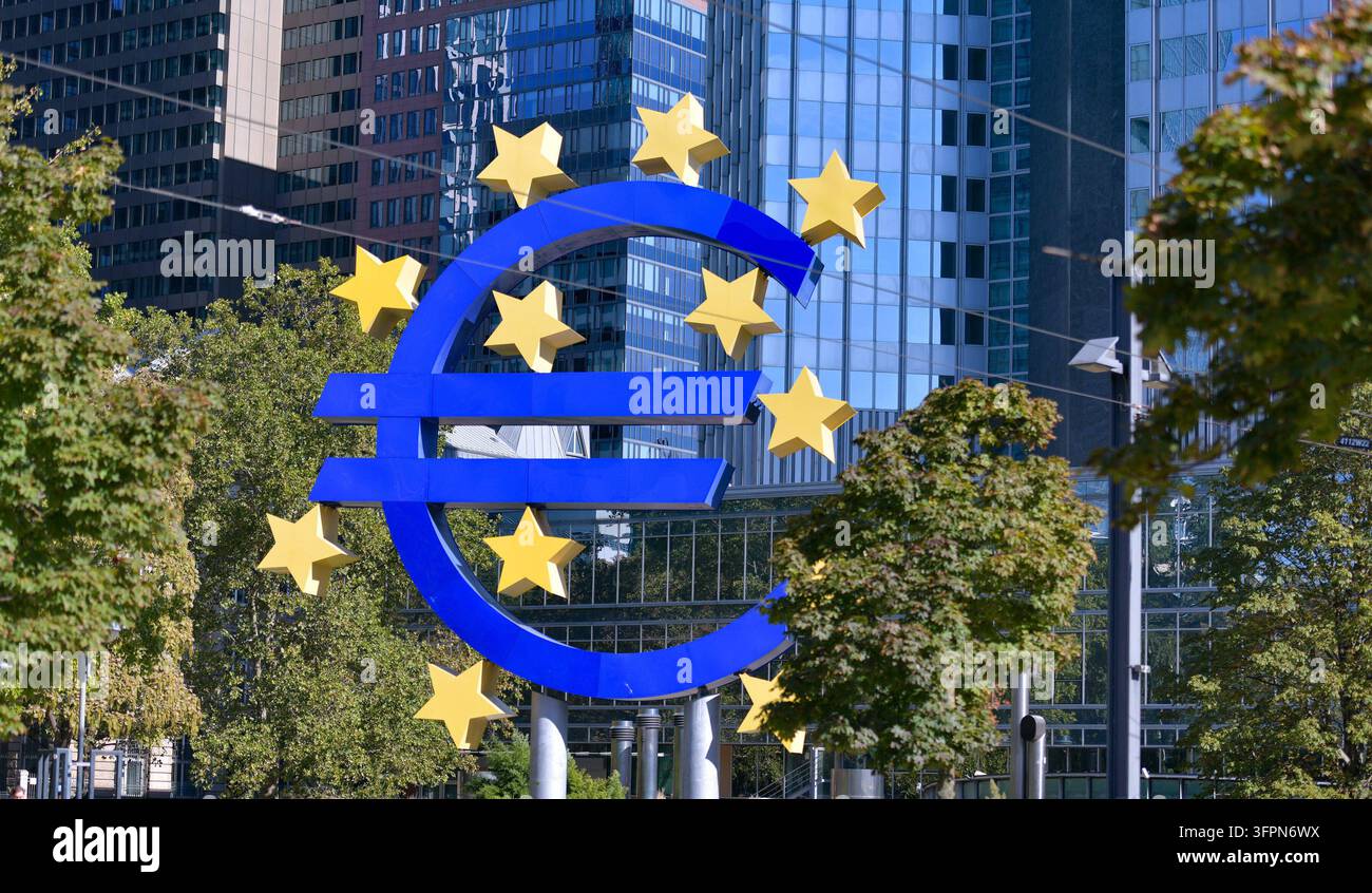 06.10.2026, xblx, Euro Symbol am Willy Brandt Platz , Frankfurt am Main ...