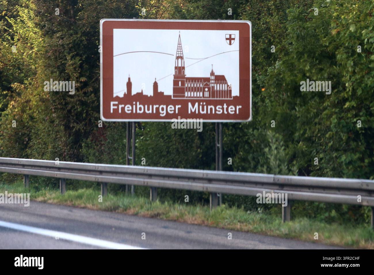 09.10.2026, xsvx, Wirtschaft, emwir, Freiburger Münster Schild Hinweis ...