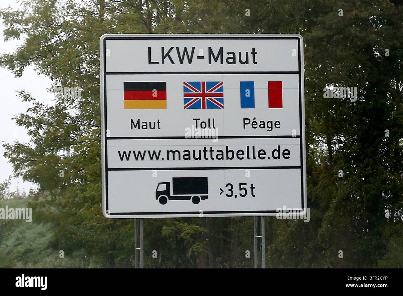 09.10.2026, xsvx, Wirtschaft, emwir, Autobahnmaut LKW Maut Schild ...