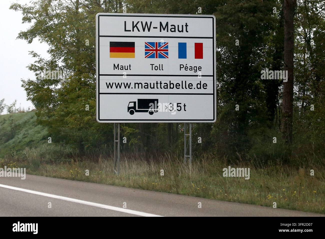 09.10.2026, xsvx, Wirtschaft, emwir, Autobahnmaut LKW Maut Schild ...