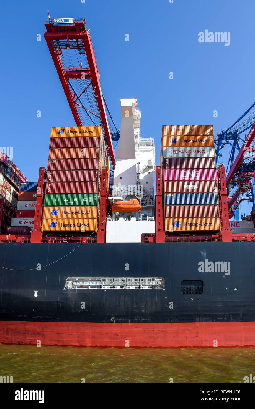 Hamburg, container ship 