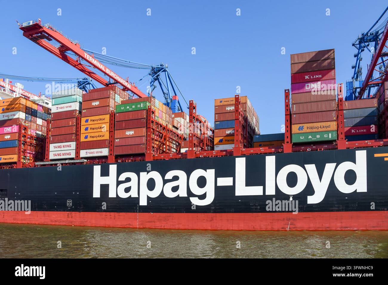 Hamburg, container ship 