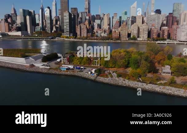 Sunny fall day in Roosevelt Island with the East River flowing ...