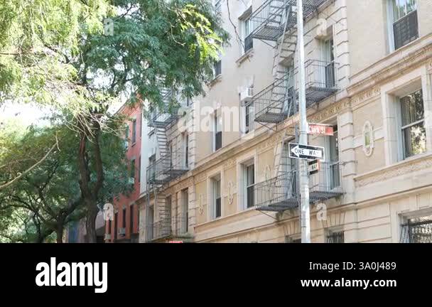 New York City crossroad, Brooklyn Heights, Columbia and Clark street ...